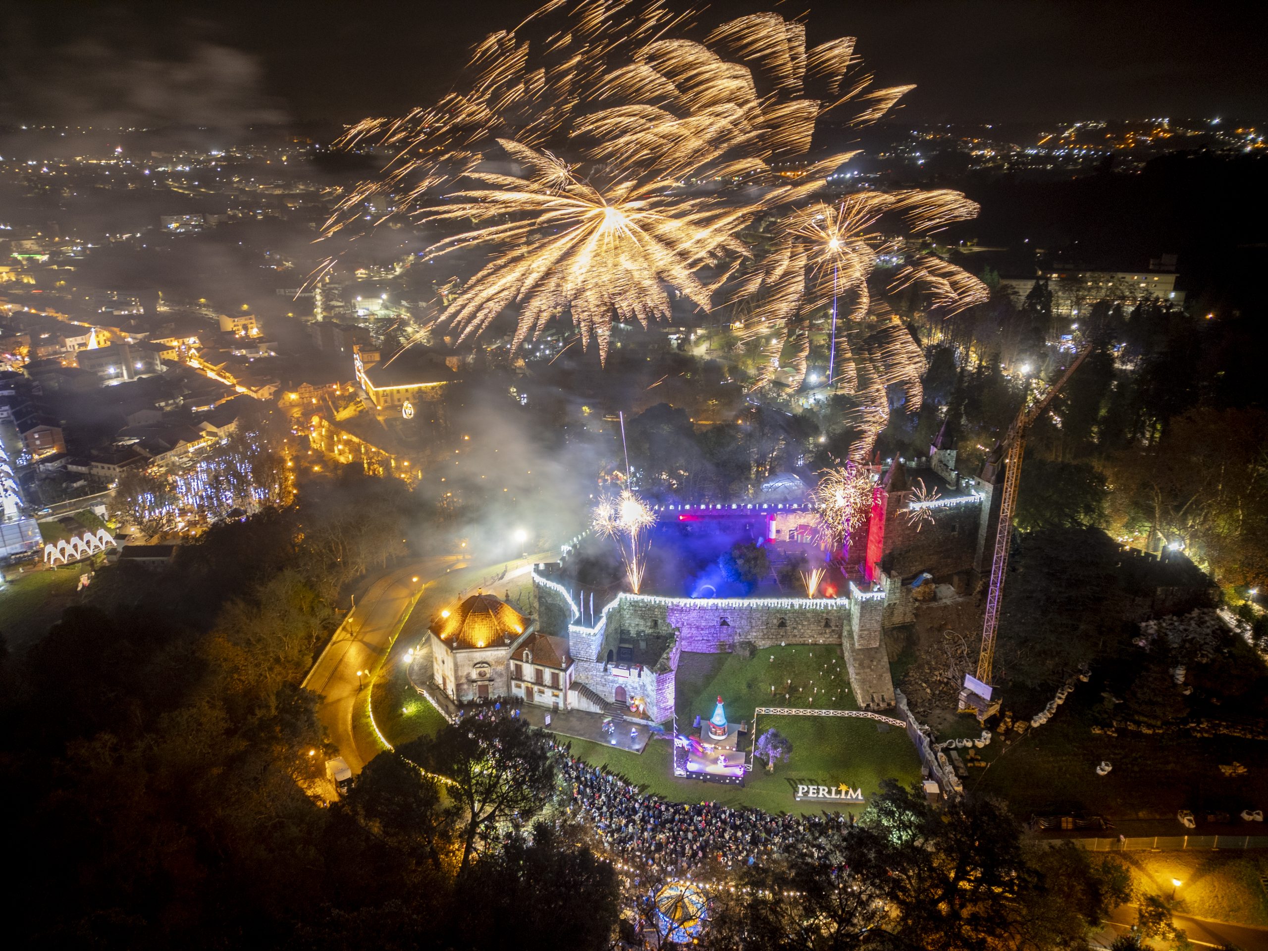 Iluminação de Natal e espetáculo com 220 drones inauguram quadra ...